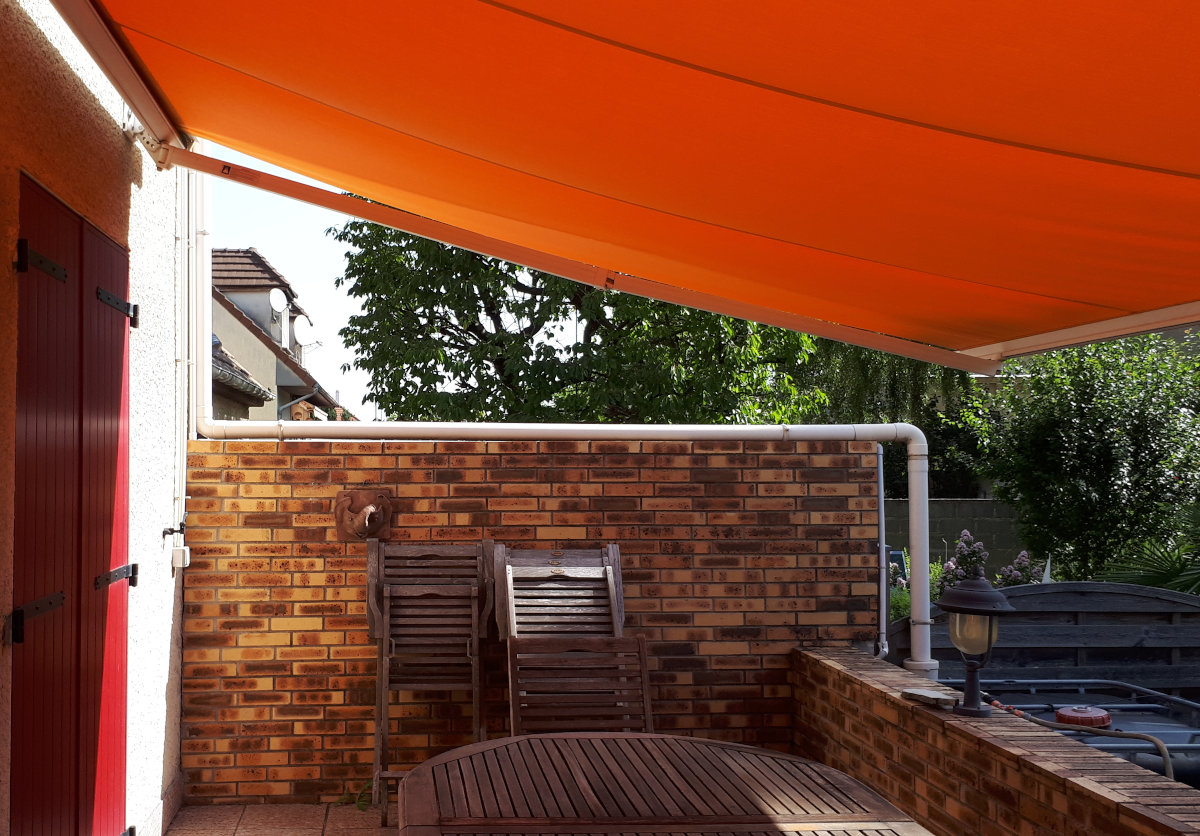 Rénovez votre store avec une nouvelle toile, c'est économique et facile ...